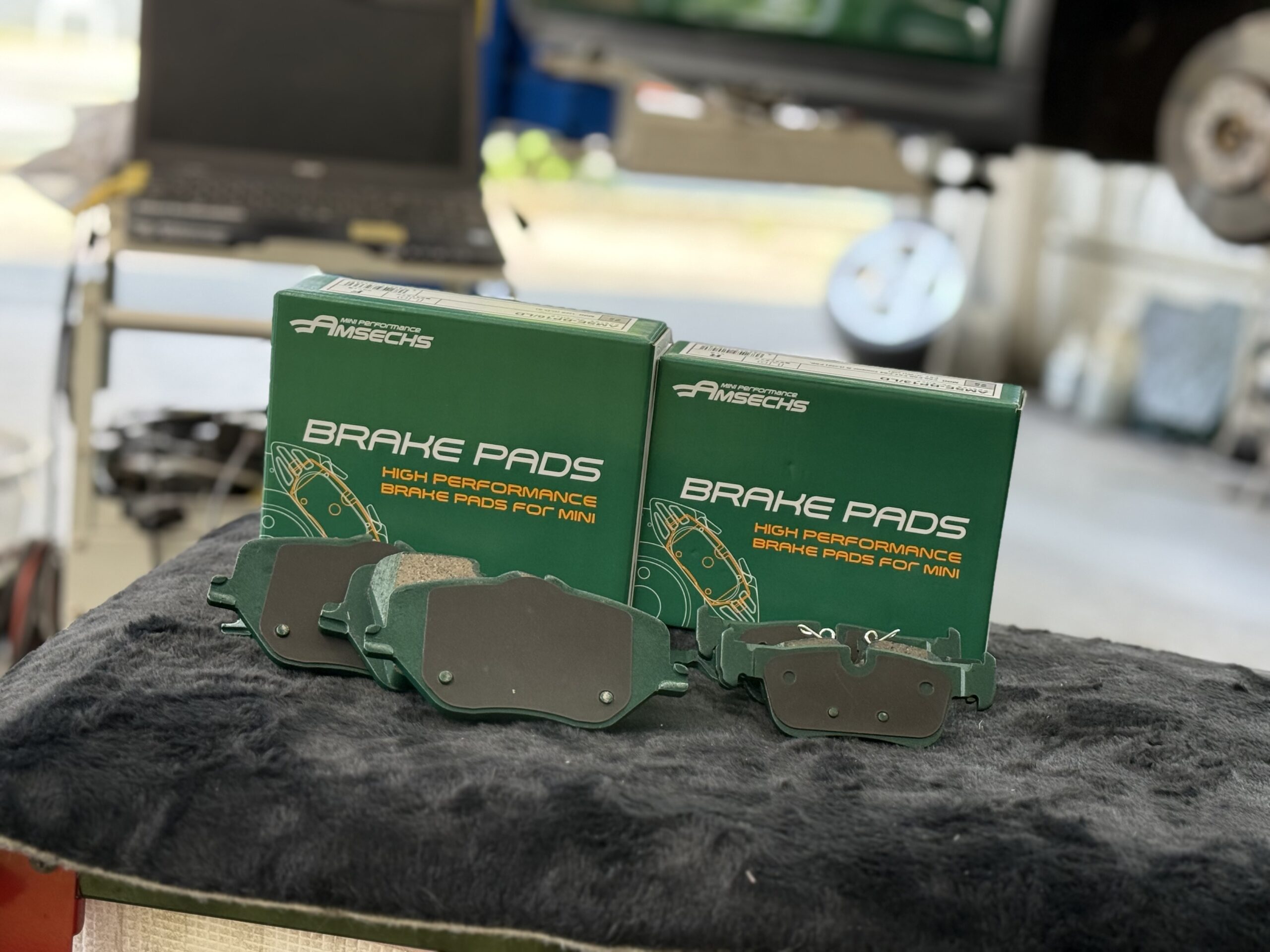 ほぼほぼ新車なF66 COOPER CにAMSECHS 低ダストブレーキパッド。 - ALLZU Motorenbau : アルツモトーレンバウ